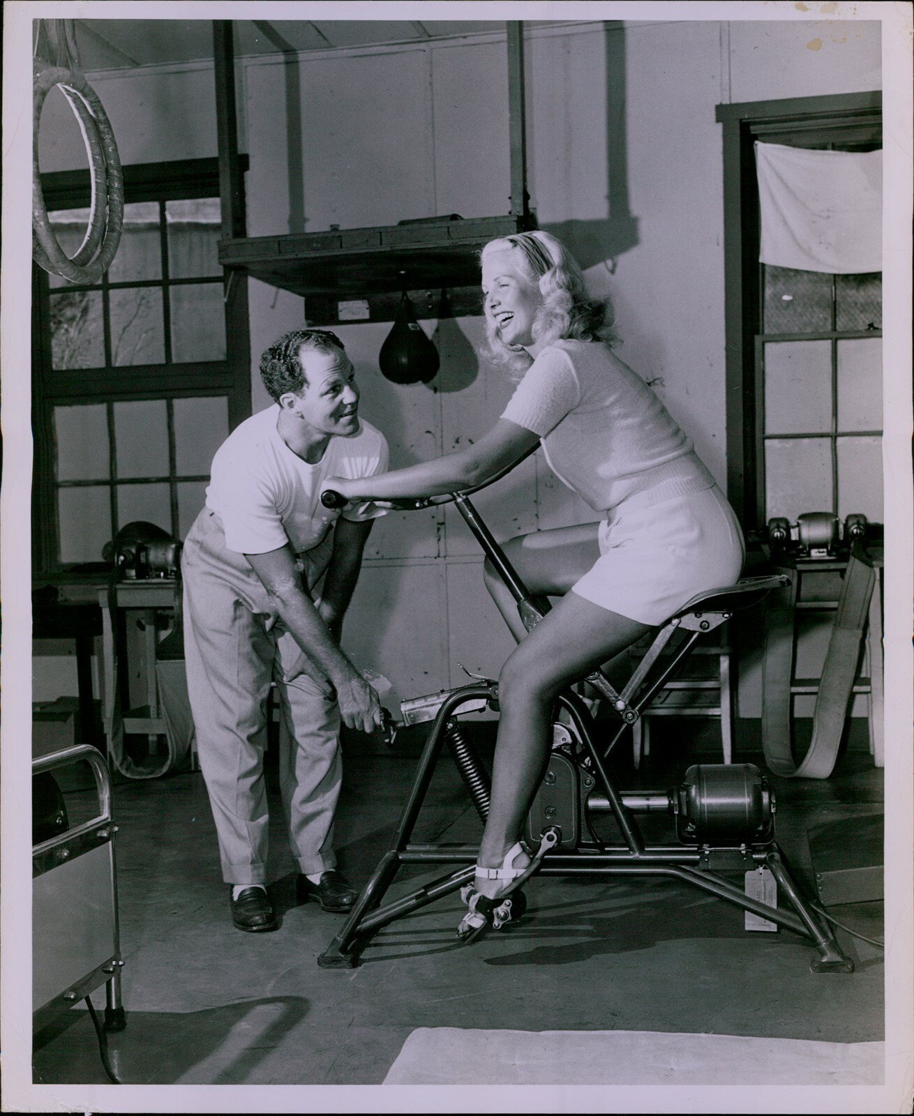 GA55 '47 Orig Arnie Johnson Photo BEAUTIFUL BOMBSHELL EXERCISING ...