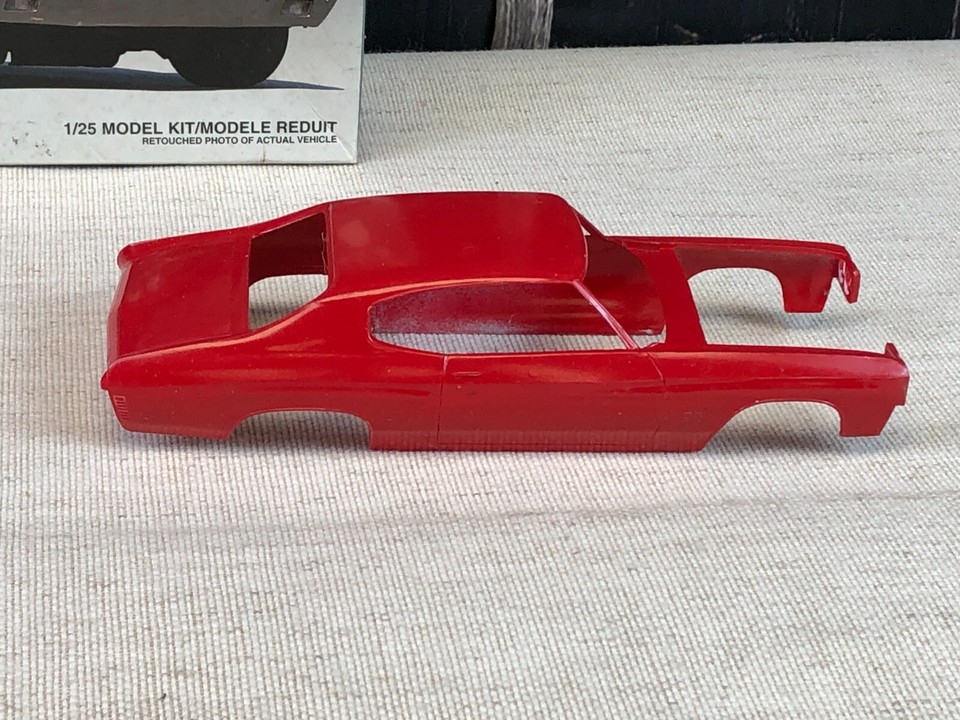 OPEN BOX AMT ERTL 1:25 Scale Model Kit 1970 CHEVROLET CHEVELLE SS 454 ...