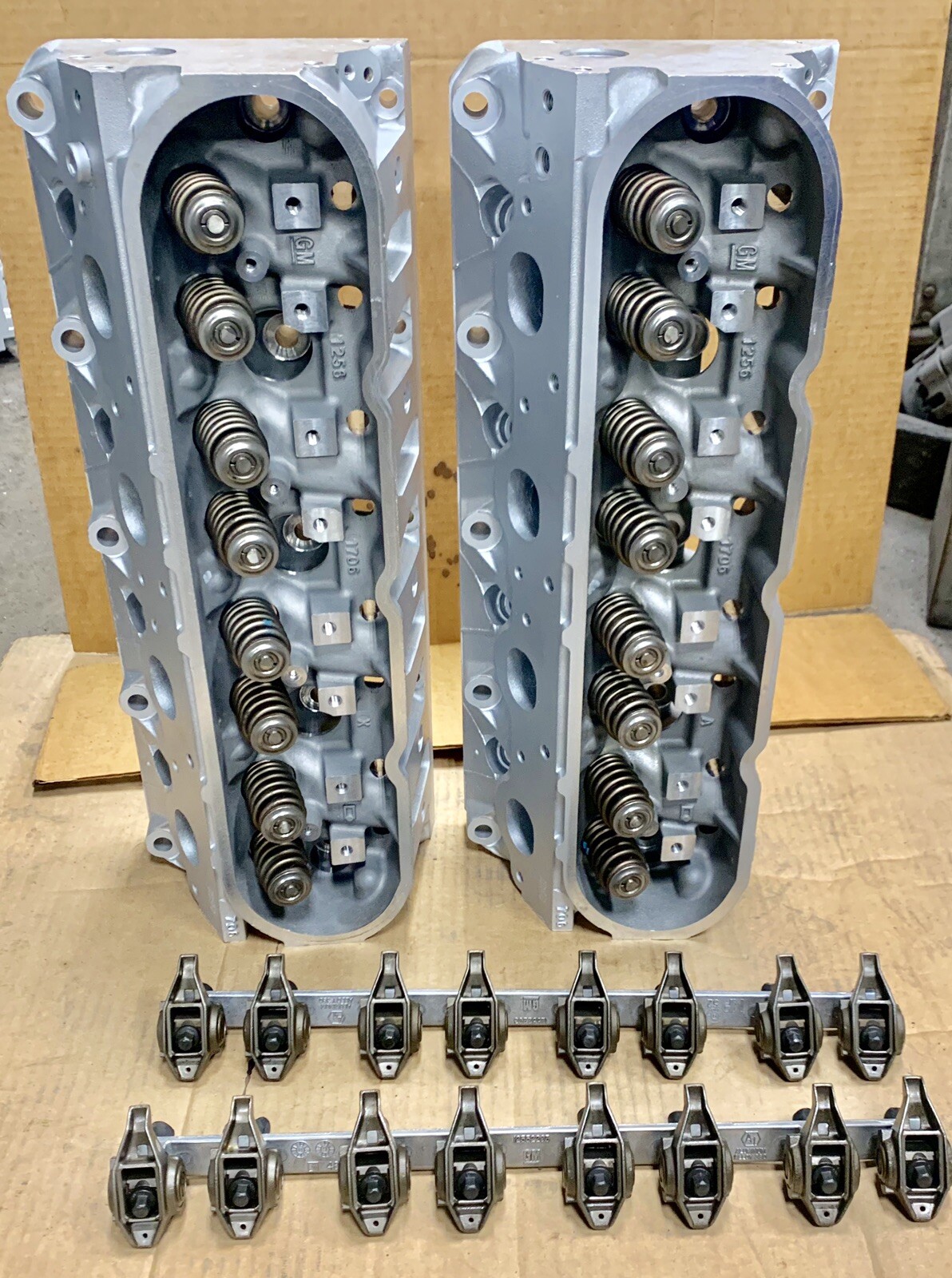 GM LM4 / LM7 / LR4 4.8L 5.3L Cylinder Heads PAIR # 706 w/ rocker arms ...