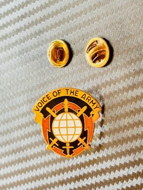 US Military DUI Insignia Pin - 9th Signal Command - Voice of the Army ...