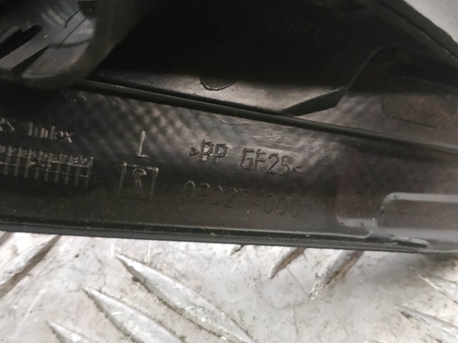 B135 Mercedes-Benz GLC X253 Front Right Door Tweeter Speaker Cover ...