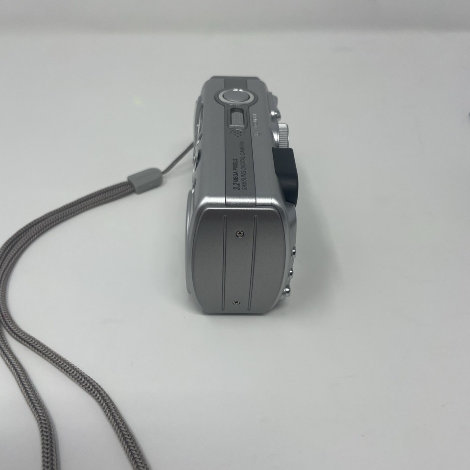 Samsung 3.2 Megapixels Digimax V3 Digital Camera With Case Silver ...