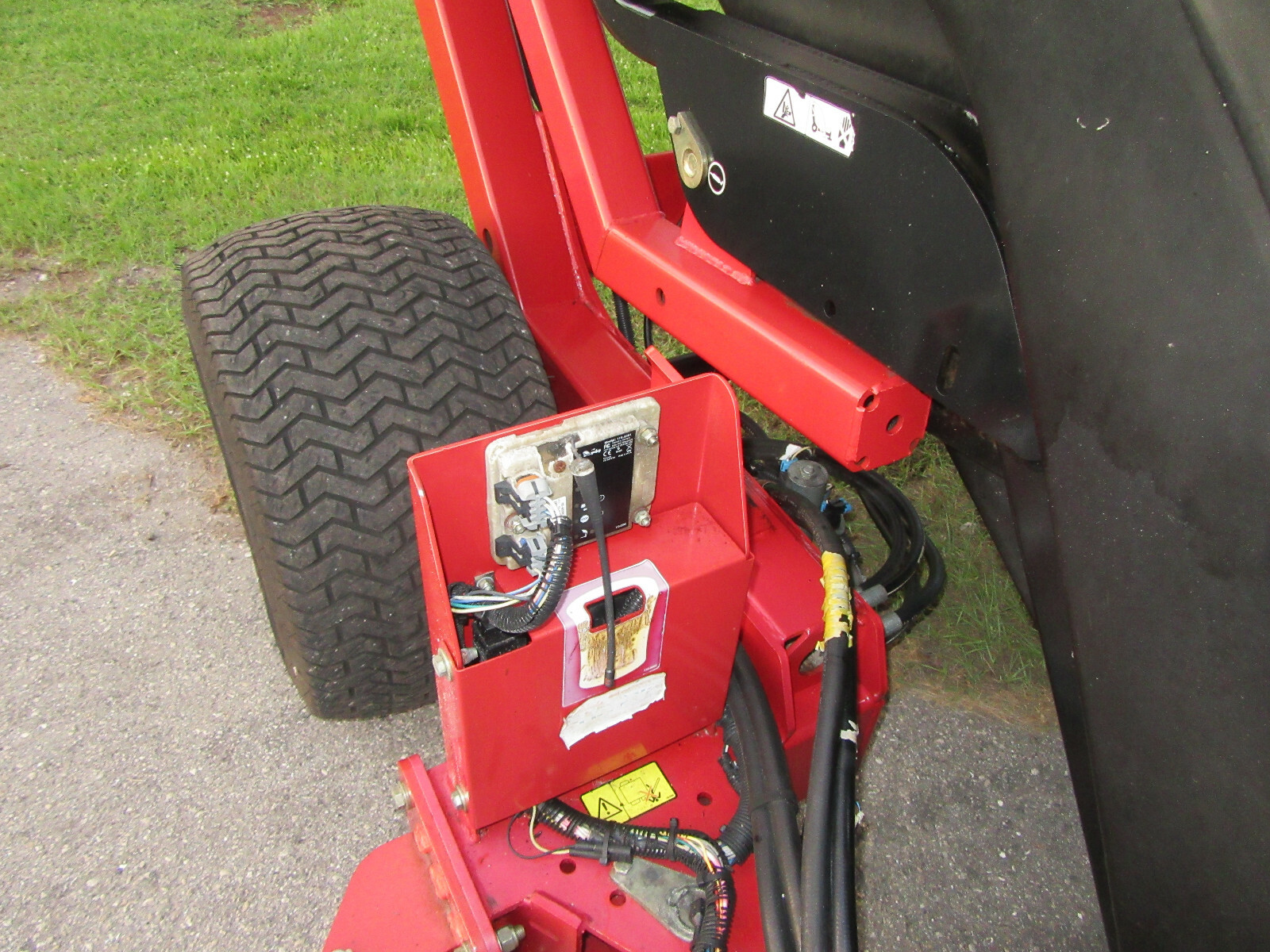 Toro Pro Sweep - Sweeper Debris Cleanup - Model #07066 Hydraulic rotary ...