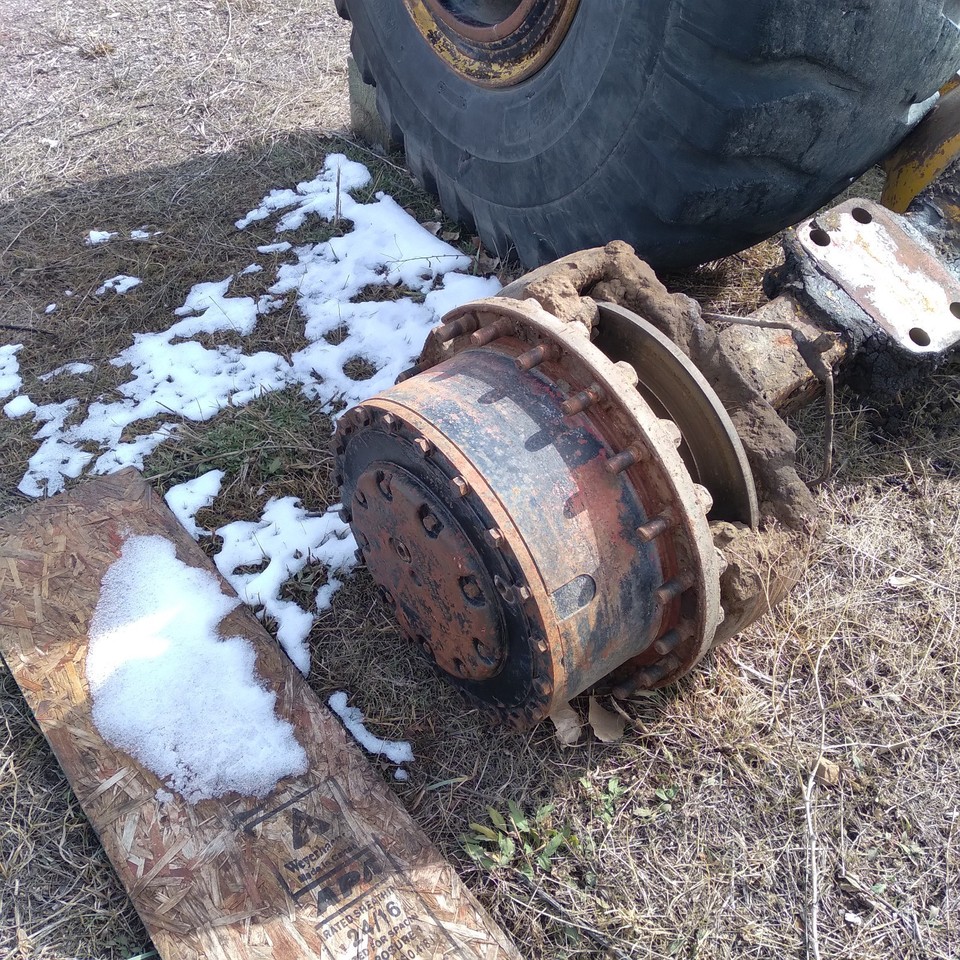 Michigan Front and Rear Planetary Axles from 125B Loader. 192154 192155 ...