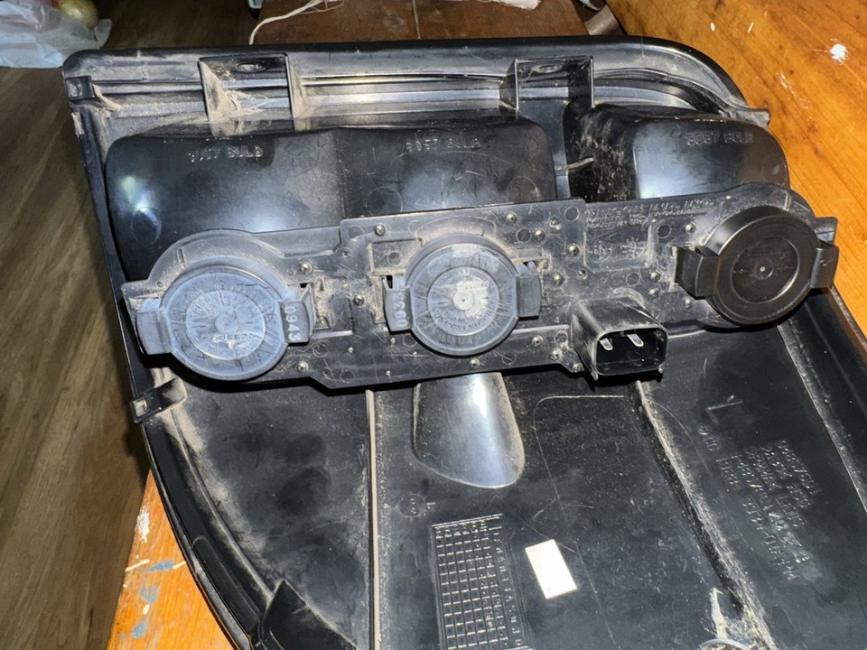 01-03 Dodge Grand Caravan Caravan Chrysler Town & Country Tail light ...