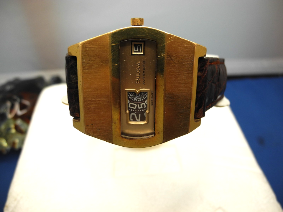 Vintage 1970s Bulova N4 Direct Read automatic "jump hour" watch,RUNS ...