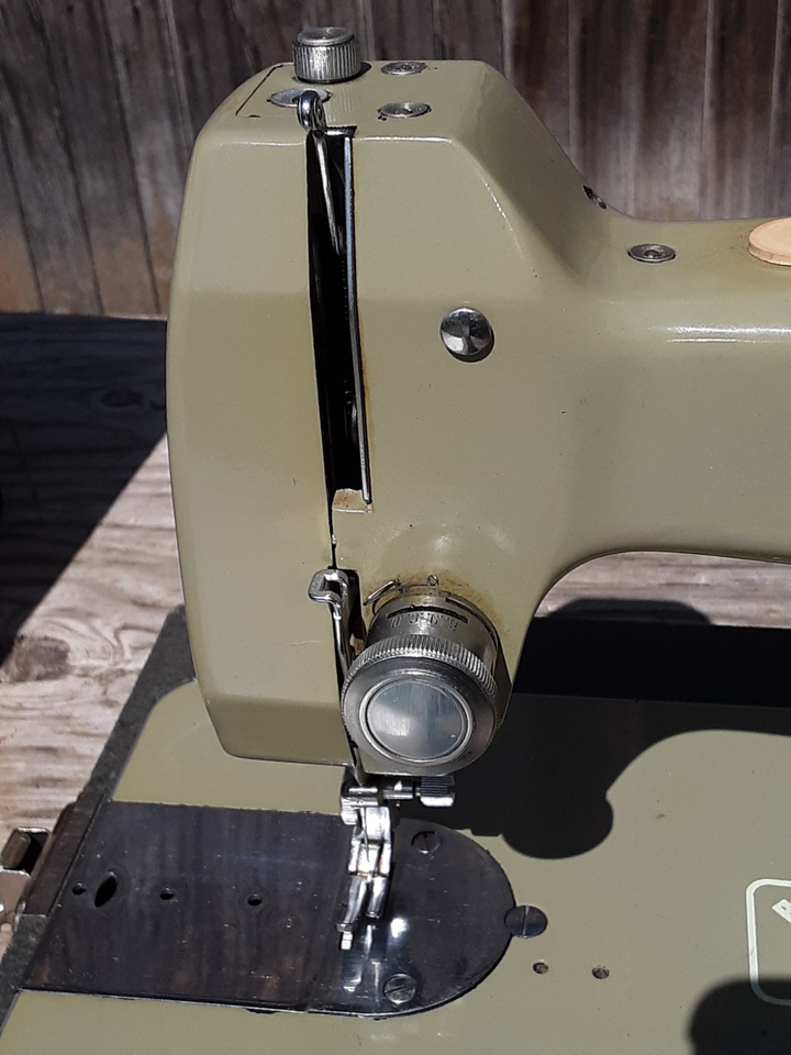 Vintage NECCHI BF Mira Portable Sewing Machine with Manual ...