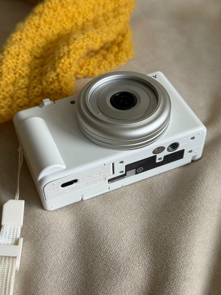 Sony ZV-1F 20.1MP Touch Screen Flip Out Screen 4K Wi-Fi Bluetooth Vlog ...