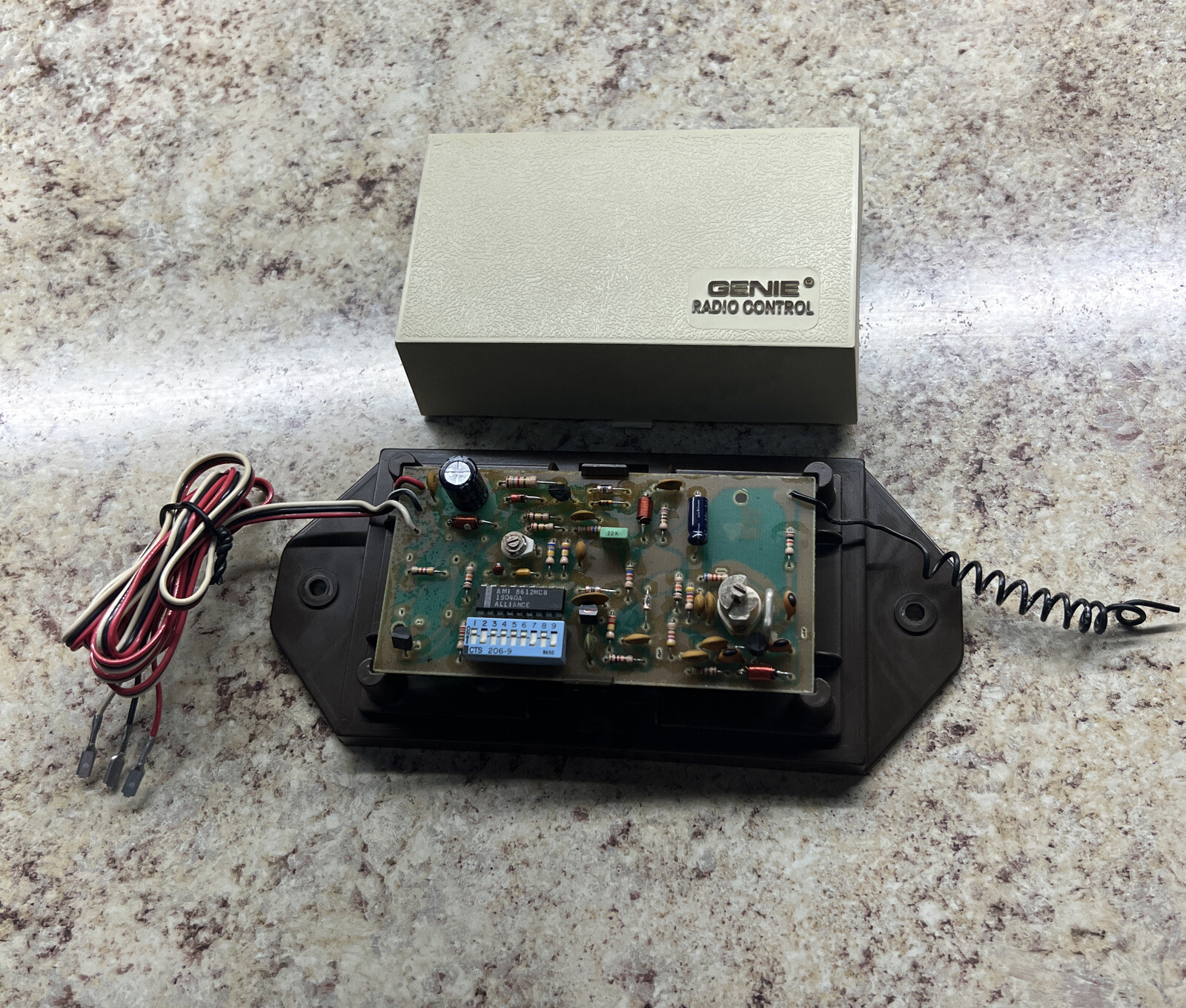 👀 Genie Cryptar II AR85 9-Dipswitch garage Door opener remote 390MHz ...