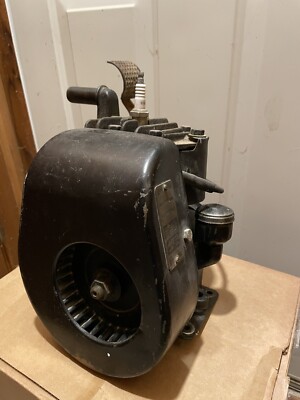 Engines - Antique Briggs Stratton Model