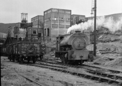 PHOTO NCB LOCO P2150 OF 1954 SHUNTING THE YARD AT MARDY COLLIERY IN ...