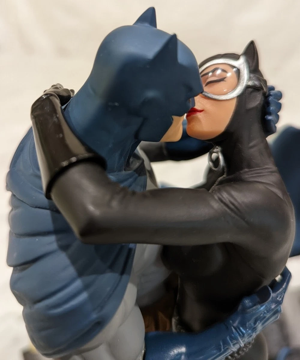 Batman And Catwoman Kiss