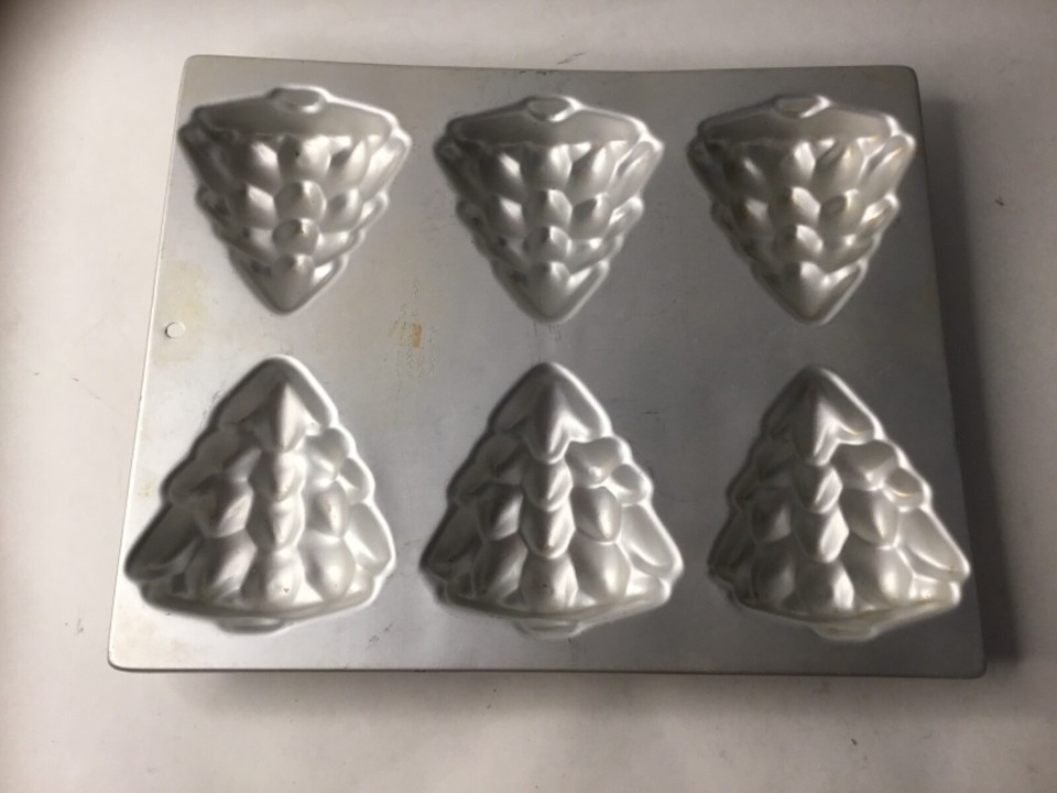 WILTON MINI CHRISTMAS TREE CAKE PAN 6 TREES SINGLE SERVINGS 1984 2105 ...
