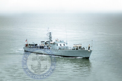 Royal Navy Ford-Class Seaward Defence Boat HMS DROXFORD P3113- 6X4 ...