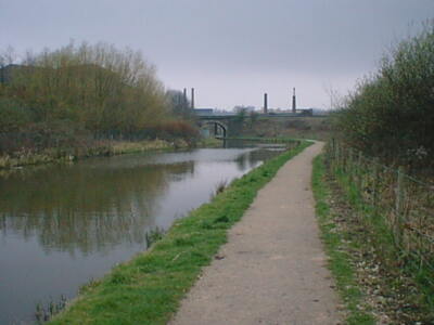 Photo 6x4 Chesterfield Canal - Dema Glass Chimneys in Background ...