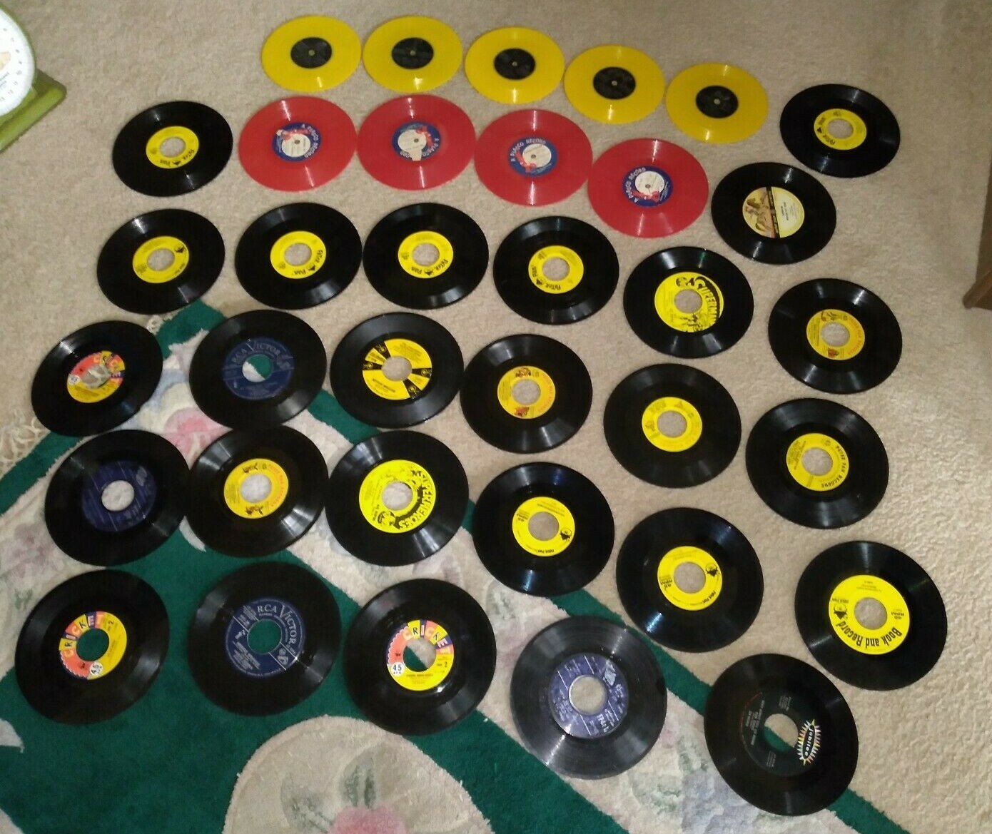 Lot of 30 Small Vinyl Vintage Children’s Records Yellow Red Black 45s ...