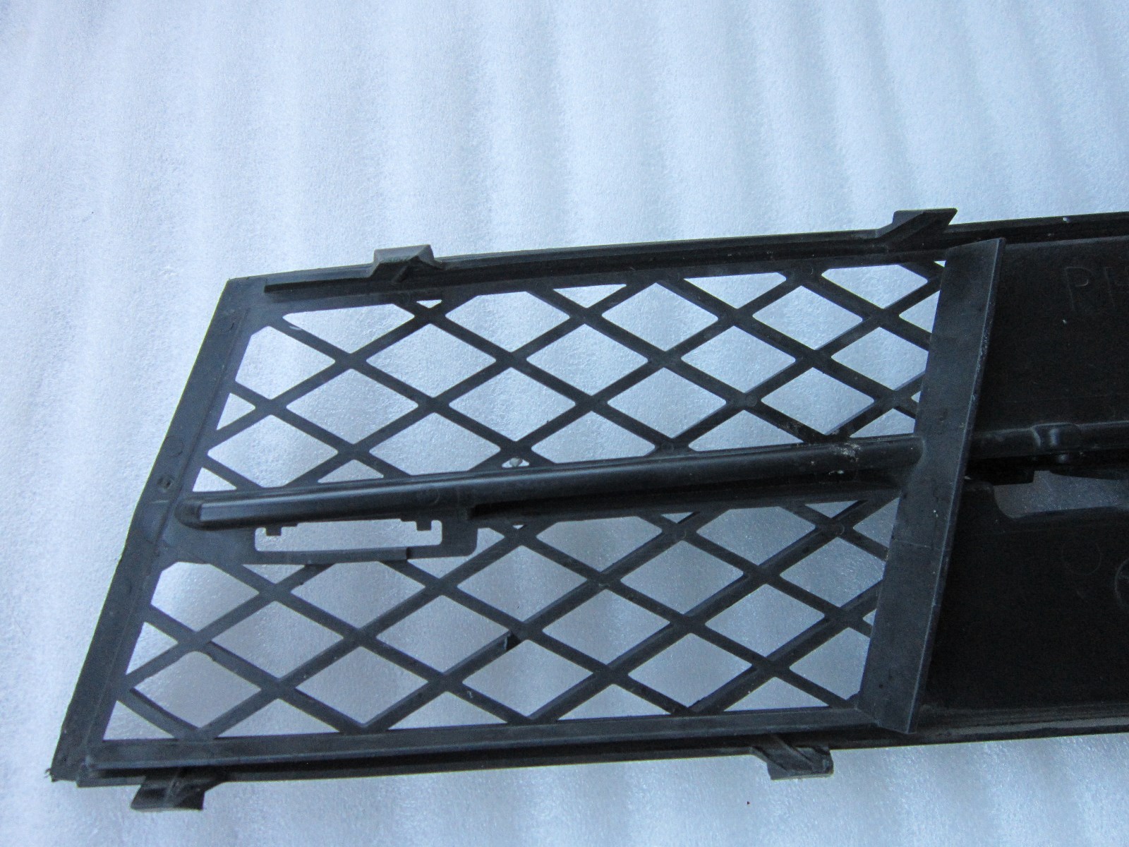 BMW 5 Series 535 SEDAN 09 10 11 12 FRONT BUMPER RH GRILLE GRID OEM ...