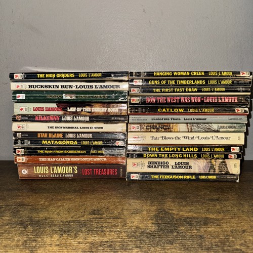 Louis L'Amour lot of 23 paperback books w/Bendigo Shafter, Buckskin Run ...