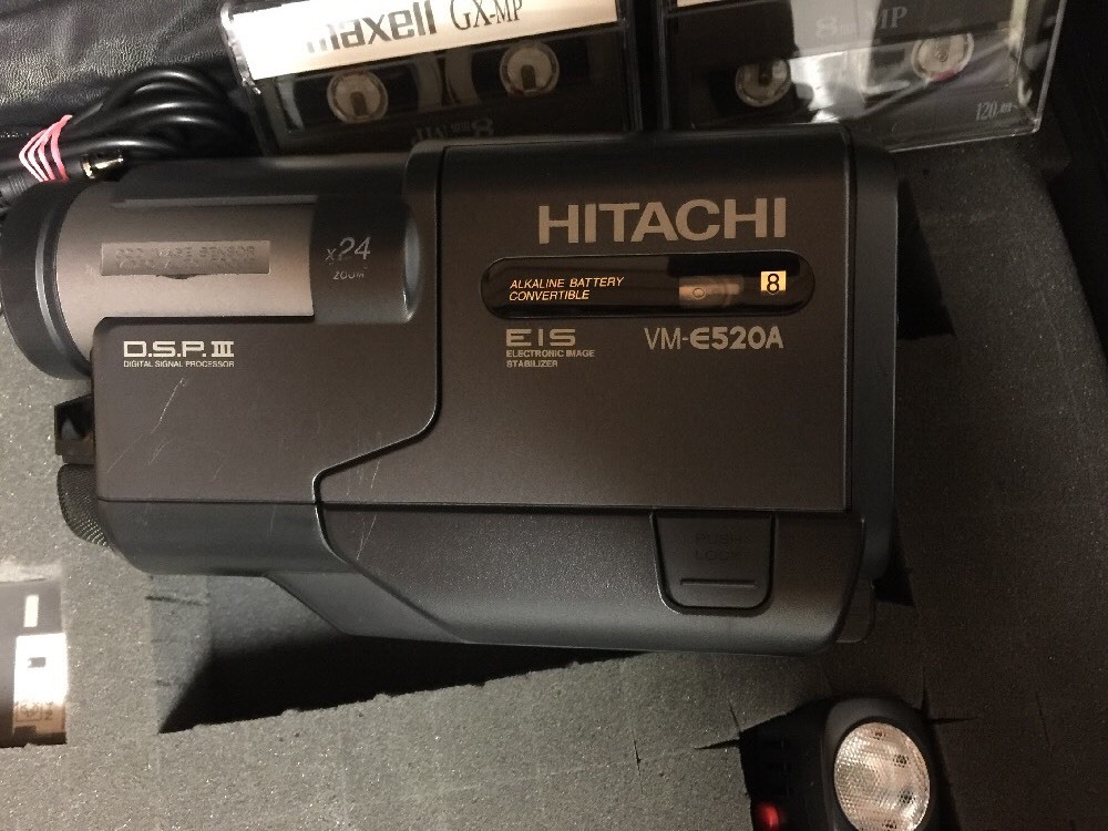 Hitachi VM-E520A 8mm Camcorder W/ Remote Charger Flash 2 Battery Bag ...