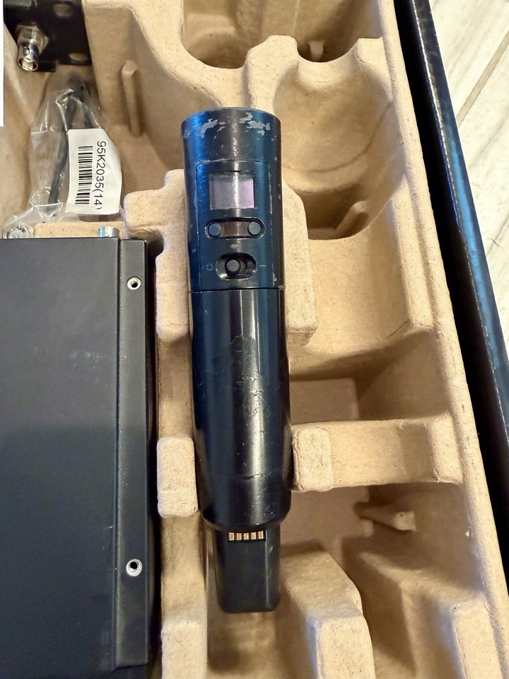 Shure SLXD4 Wireless Vocal Microphone System NO CAPSULE Band G58 USED ...