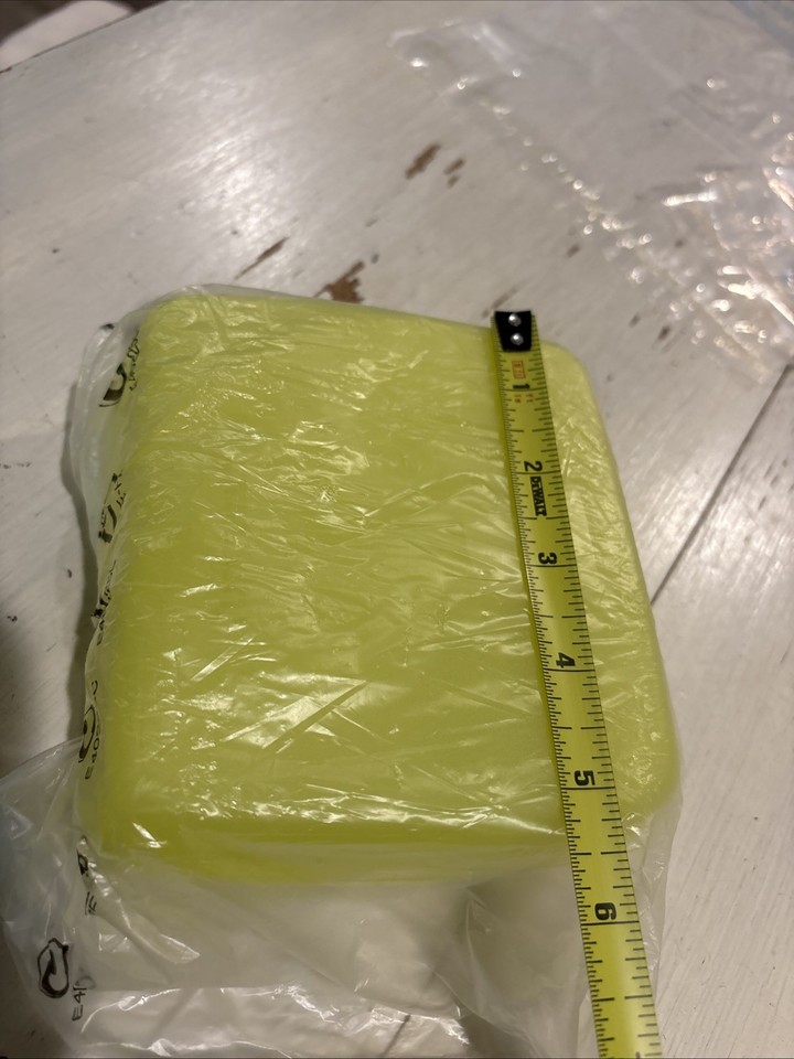 Tupperware Hinged One Piece Sandwich Keeper Sheer Yellow Snap Closure ...