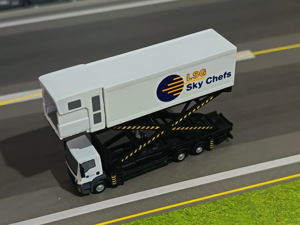 1/200 Airport GSE - dining car - LSG Sky Chefs | eBay