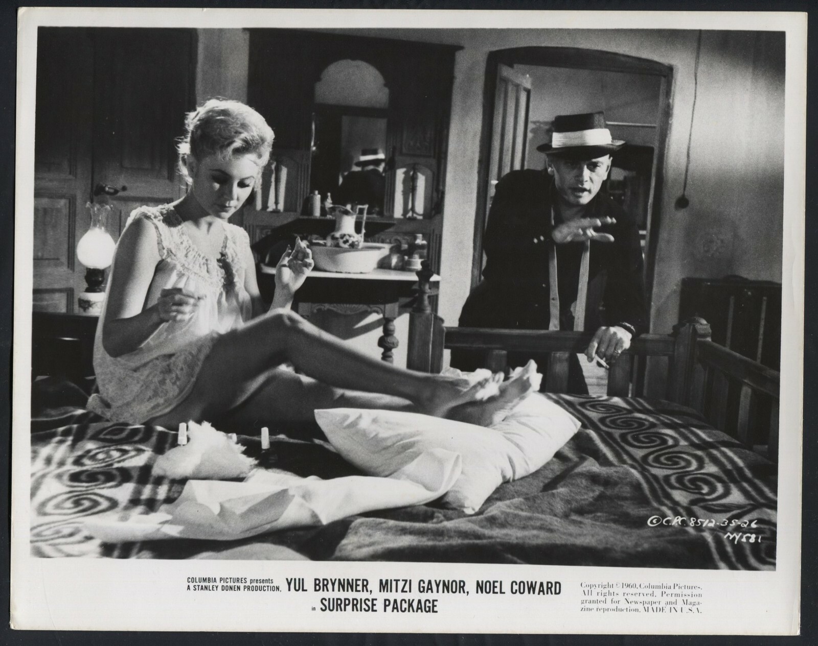 MITZI GAYNOR YUL BRYNNER in Surprise Package '60 SEXY LEGS | eBay