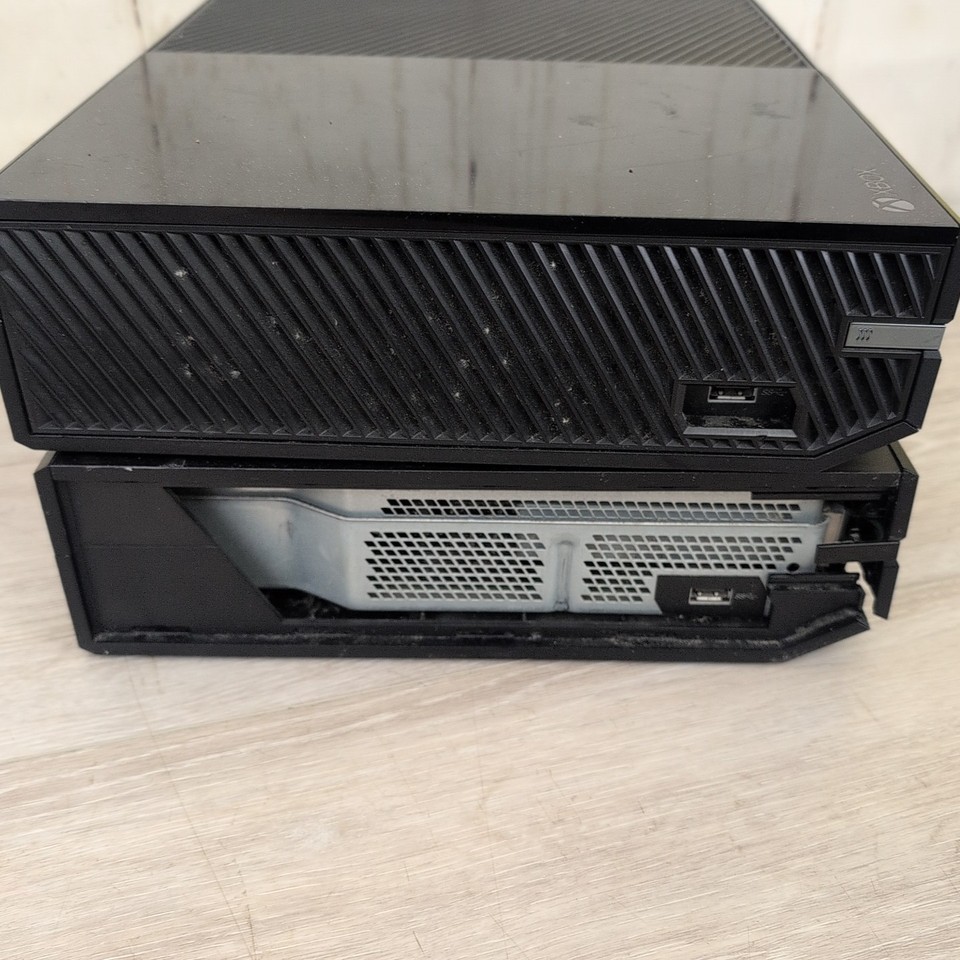 Lot Of 2 Broken Microsoft 1540 Xbox One Black Consoles Only - For Parts ...