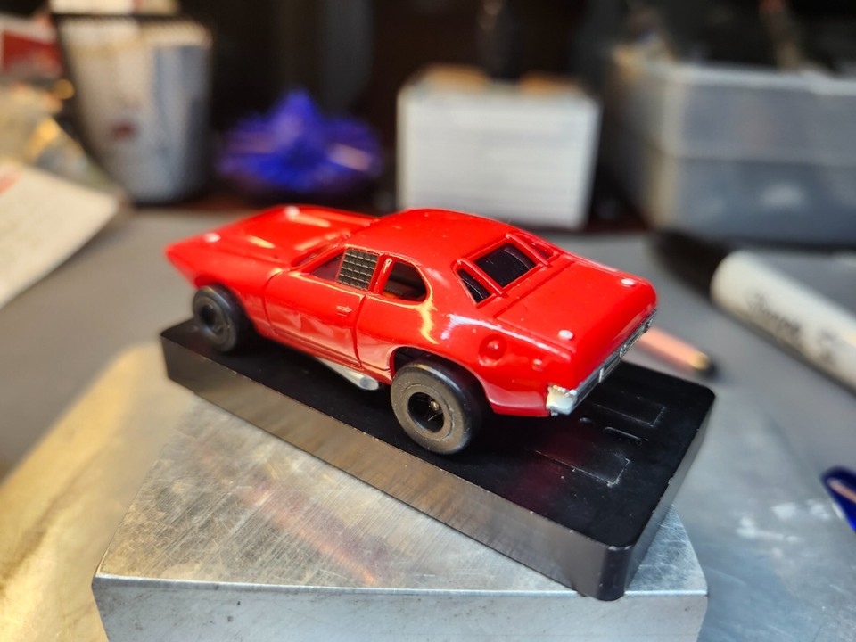 NEW RED ROAD RUNNER BODY ON A NEW BULLDOG SRT CHASSIS HO SLOT CAR | eBay