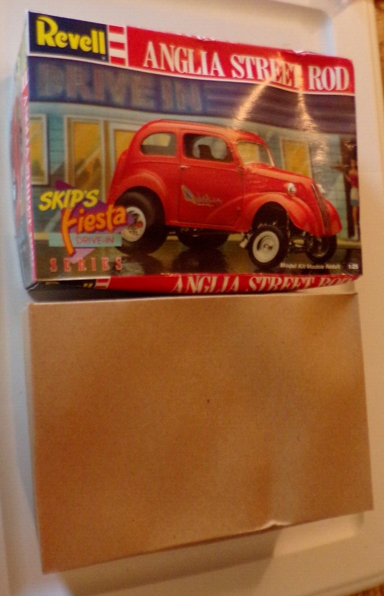 REVELL ANGLIA STREET ROD SKIP'S FIESTA DRIVE-IN MODEL KIT 1/25 SCALE ...