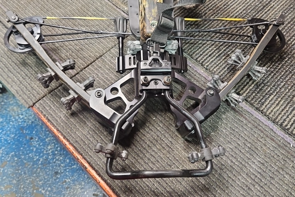 TenPoint Stealth SS Crossbow with Scope, Quiver, 7 Arrows, Soft & Hard ...