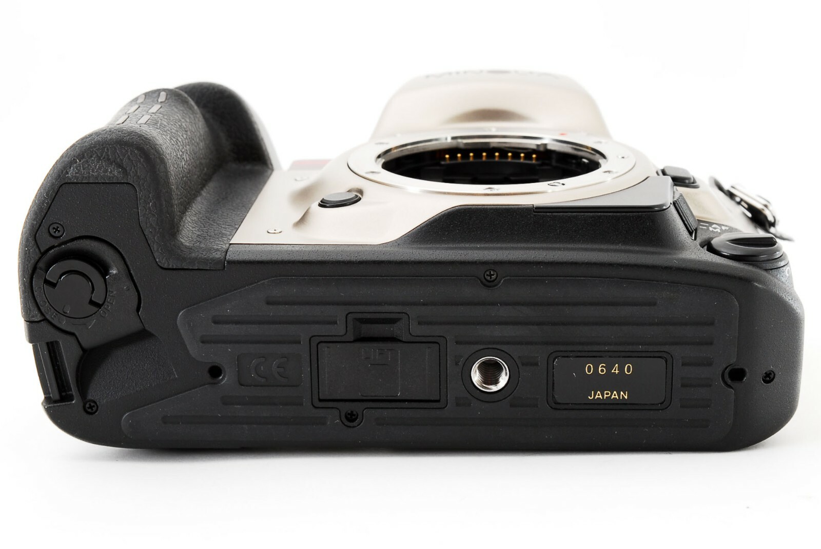 Minolta Maxxum 9 / Dynax 9 35mm SLR Film Camera Body Only for sale ...