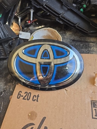 90975-02161 90975-A2013 Toyota Hybrid Front Grille Emblem Logo Radar ...