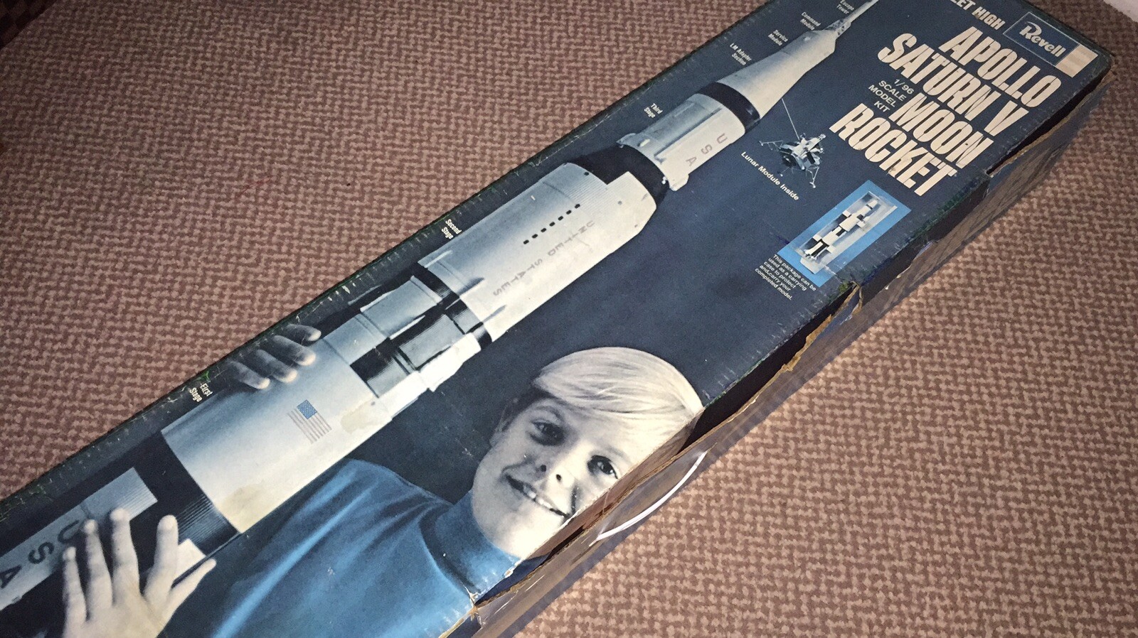Revell Apollo 11 1:96 Saturn V Rocket Kit GENUINE 1969 VERSION NEW ...