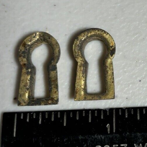 PAIR OF VINTAGE BRASS ESCUTCHEON KEYHOLE KEY HOLE INSERTS | eBay