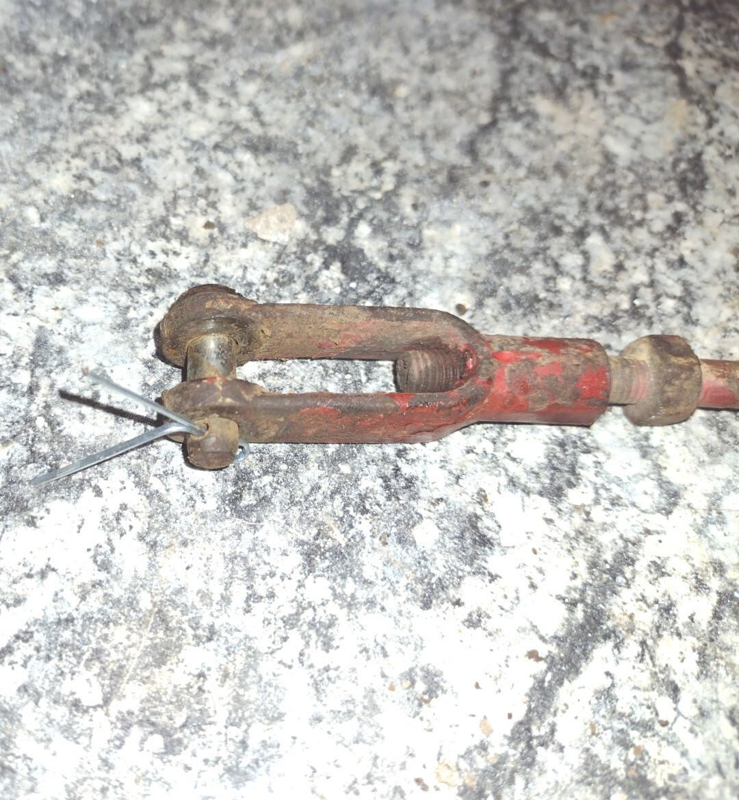 Farmall 560 Tractor throttle control linkage rod governor to carburetor ...
