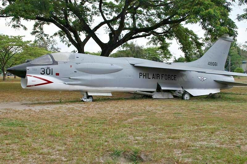 Vought F-8H Crusader F8U Fighter Airplane Desktop Kiln Dried Wood Model ...