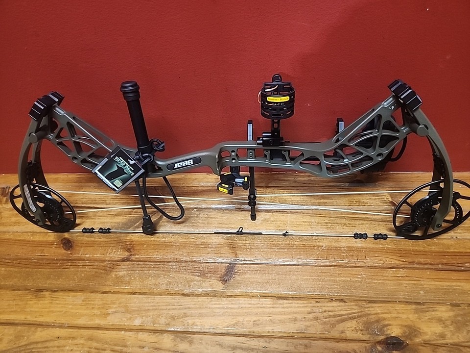 2025 Bear Whitetail INT Bow Pkg RH Integrated Sight Rest Quiver ...