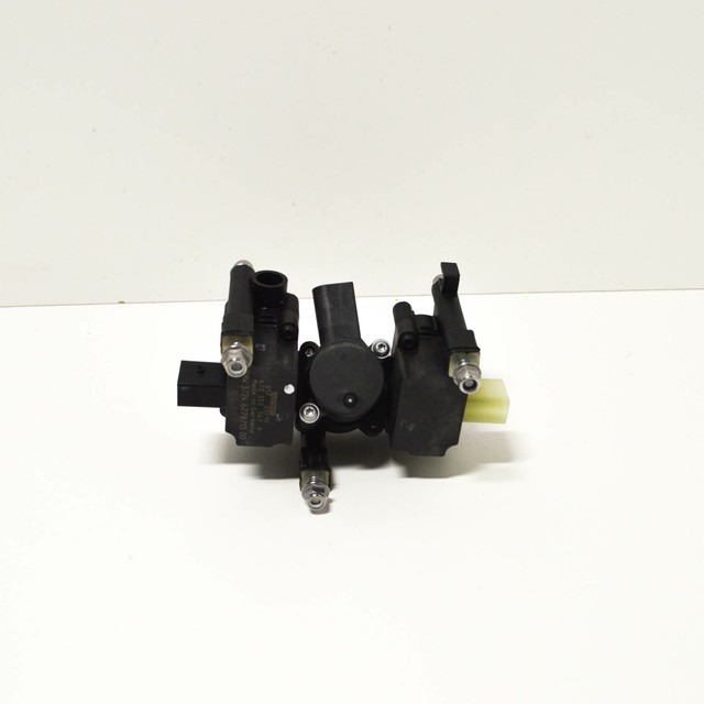 Front BMW X5 E53 Genuine Suspension Ride Control Valve Unit 37246779713 ...