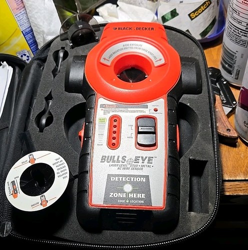 Black & Decker BDL110S Bulls Eye Laser Level/Stud Finder AC Wire Sensor ...