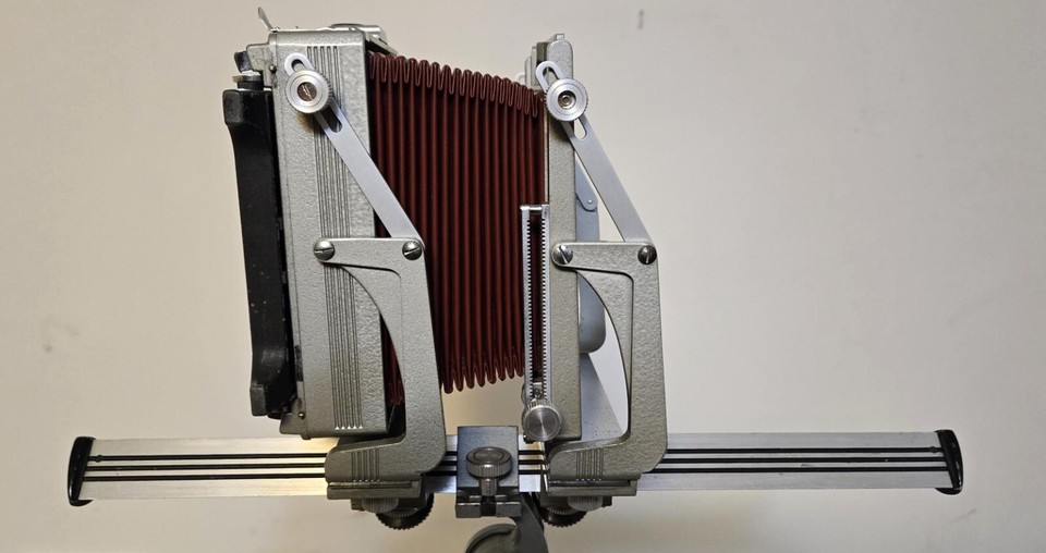 Graphic View 4x5 camera with Graflok back Ex condition 4 film holders ...