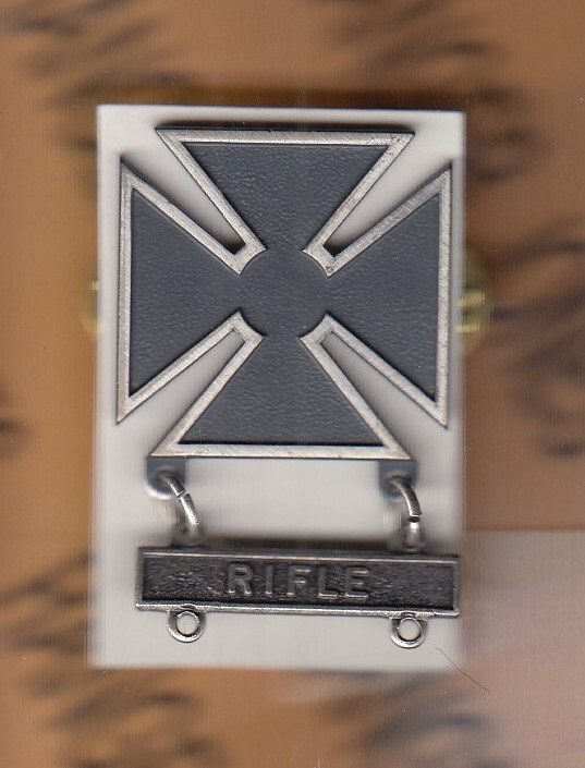 US Army MARKSMAN w/ RIFLE bar Qualification badge Brushed award c/b MRC ...