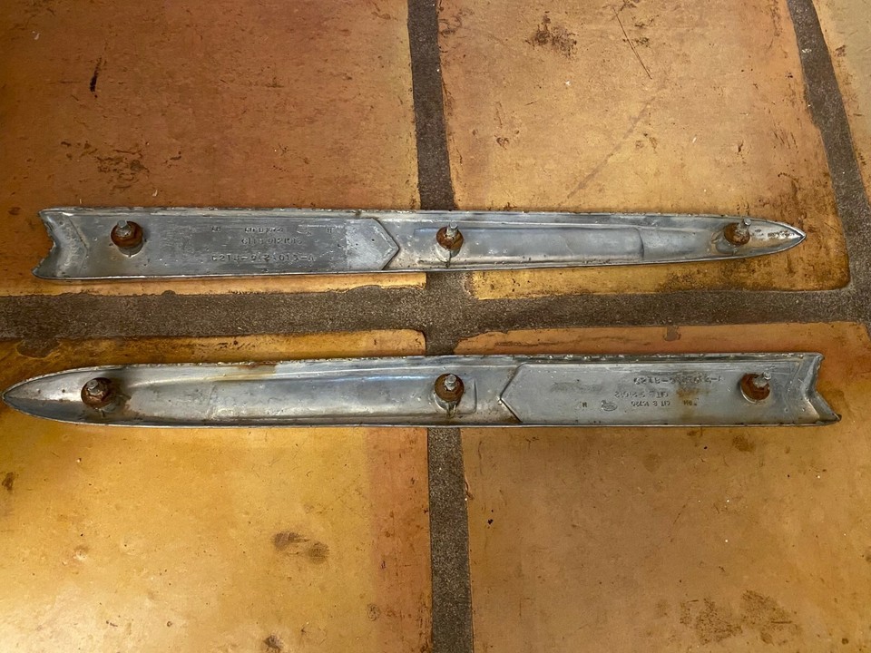 B24 - VINTAGE FORD F100 TORPEDO EMBLEMS C2TB-9121013-A & B, In Good ...
