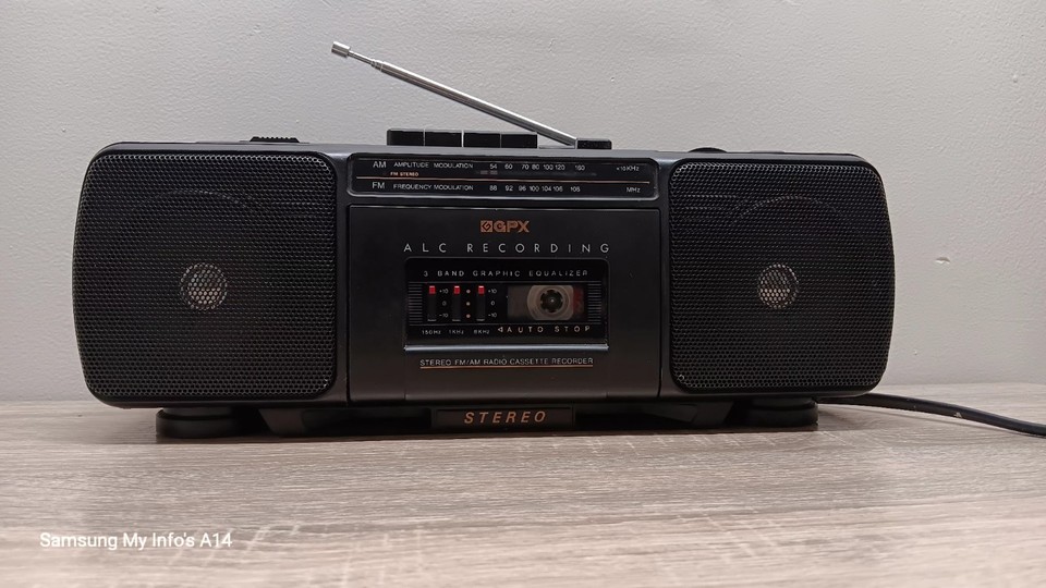 GPX Portable 2 Band Radio AM/FM & Cassette Stereo Player Boom Box Model ...