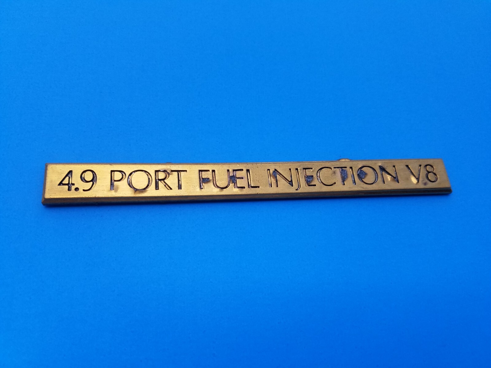 91 92 93 CADILLAC DEVILLE 4.9 PORT FUEL INJECTION V8 GOLD EMBLEM BADGE ...