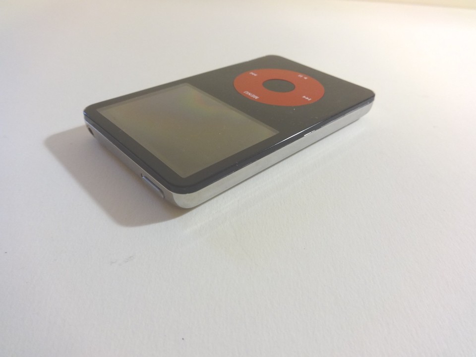 APPLE iPOD CLASSIC 5.5 GEN. CUStOM BLACK/RED 30GB...NEW BATTERY ...