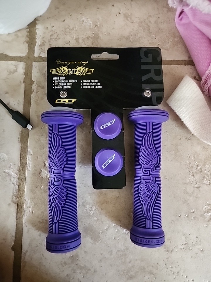 GT BMX Grips Winged Style Dyno Compe Air Wing Wings Rare Purple New Nos ...