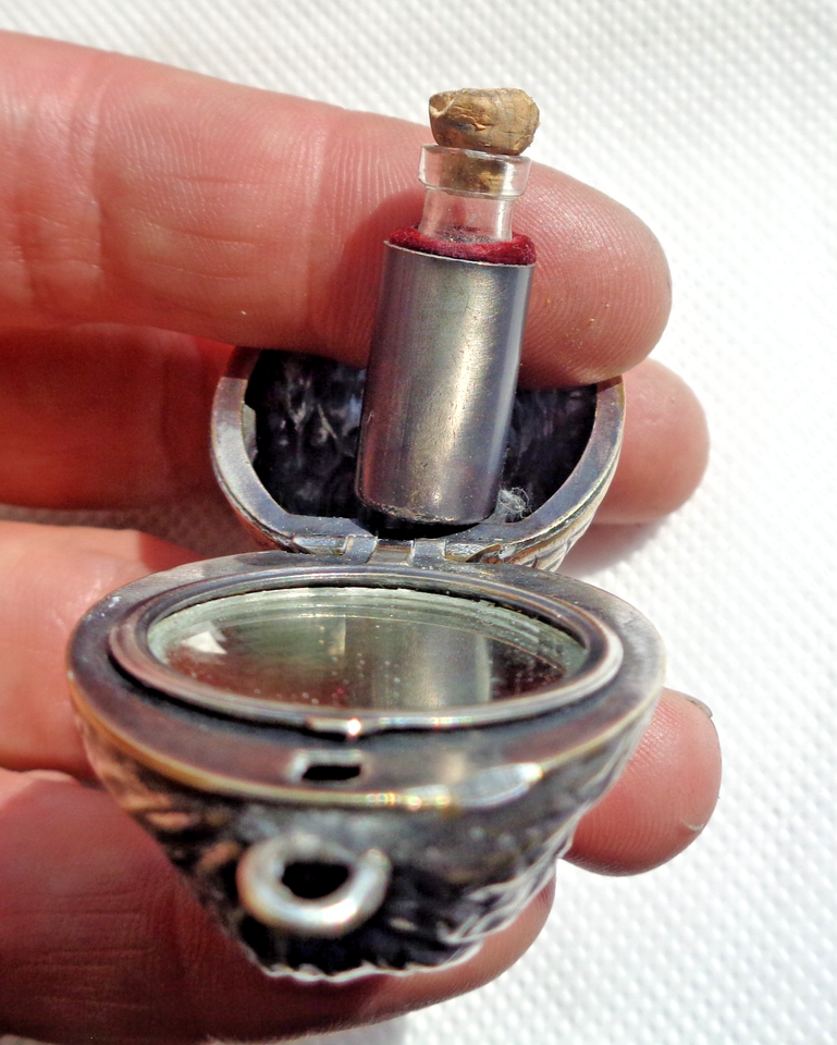 RARE ANTIQUE NOVELTY SILVER WALNUT ETUI COMPACT & SCENT BOTTLE | eBay UK