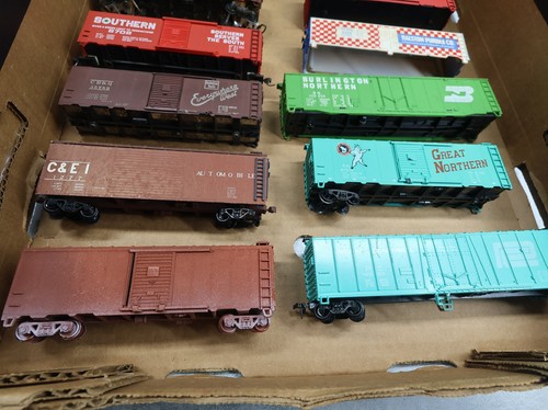 USED HO Scale Mixed lot of Rough Box Cars, Shells & Parts (12 pcs) Read ...