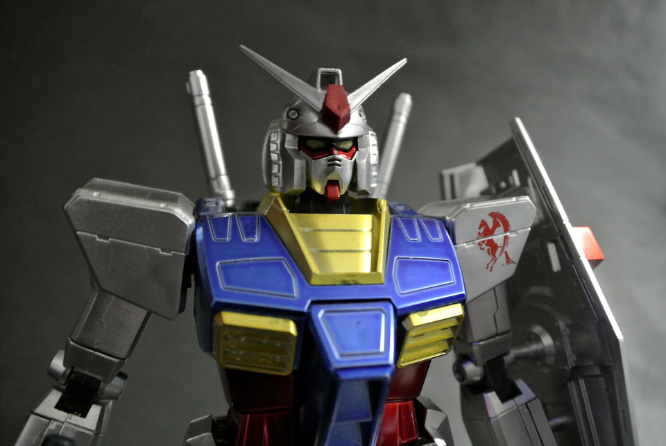RARE Built BANDAI MG 1/100 RX-78-2 Gundam Metallic Coating Ver. Model ...